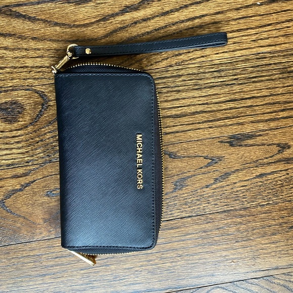 MICHAEL Michael Kors | Bags | Michael Kors Wristletwallet | Poshmark